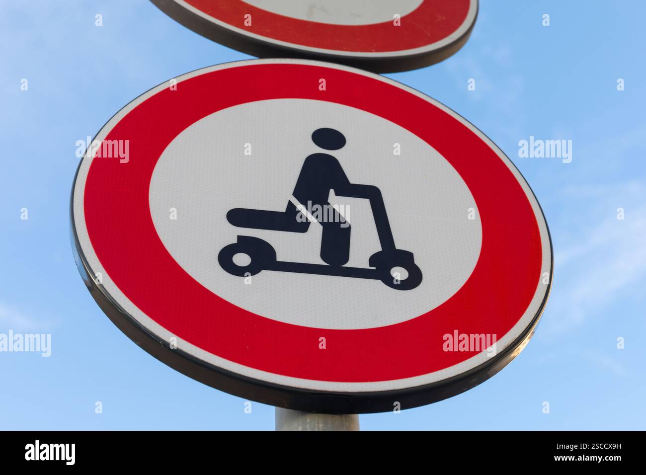 No scooter sign, kick scooter not allowedsign, prohibition sign Stock ...