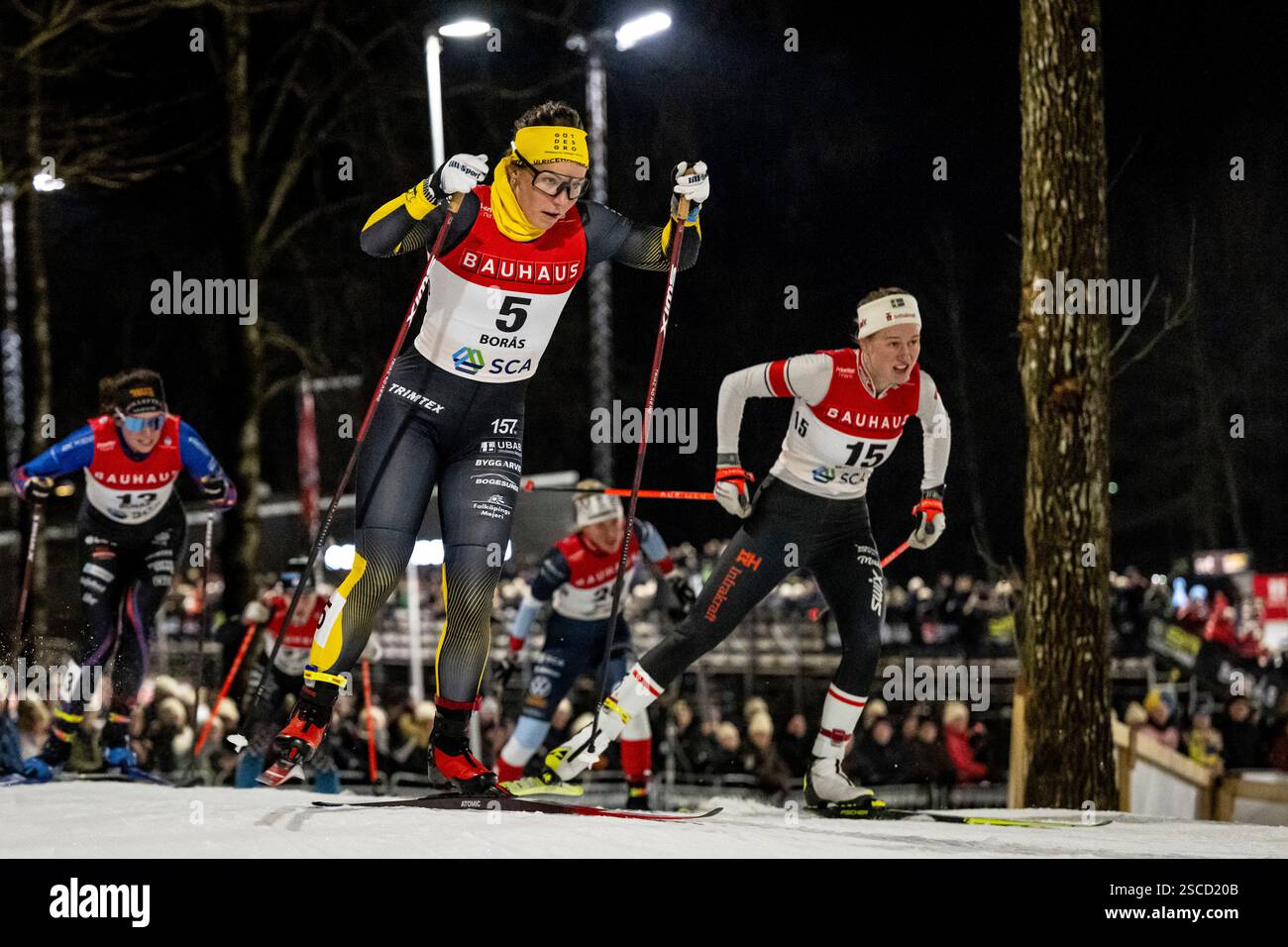250206 Johanna Hagström tävlar i en kvartsfinal i damernas sprint i ...