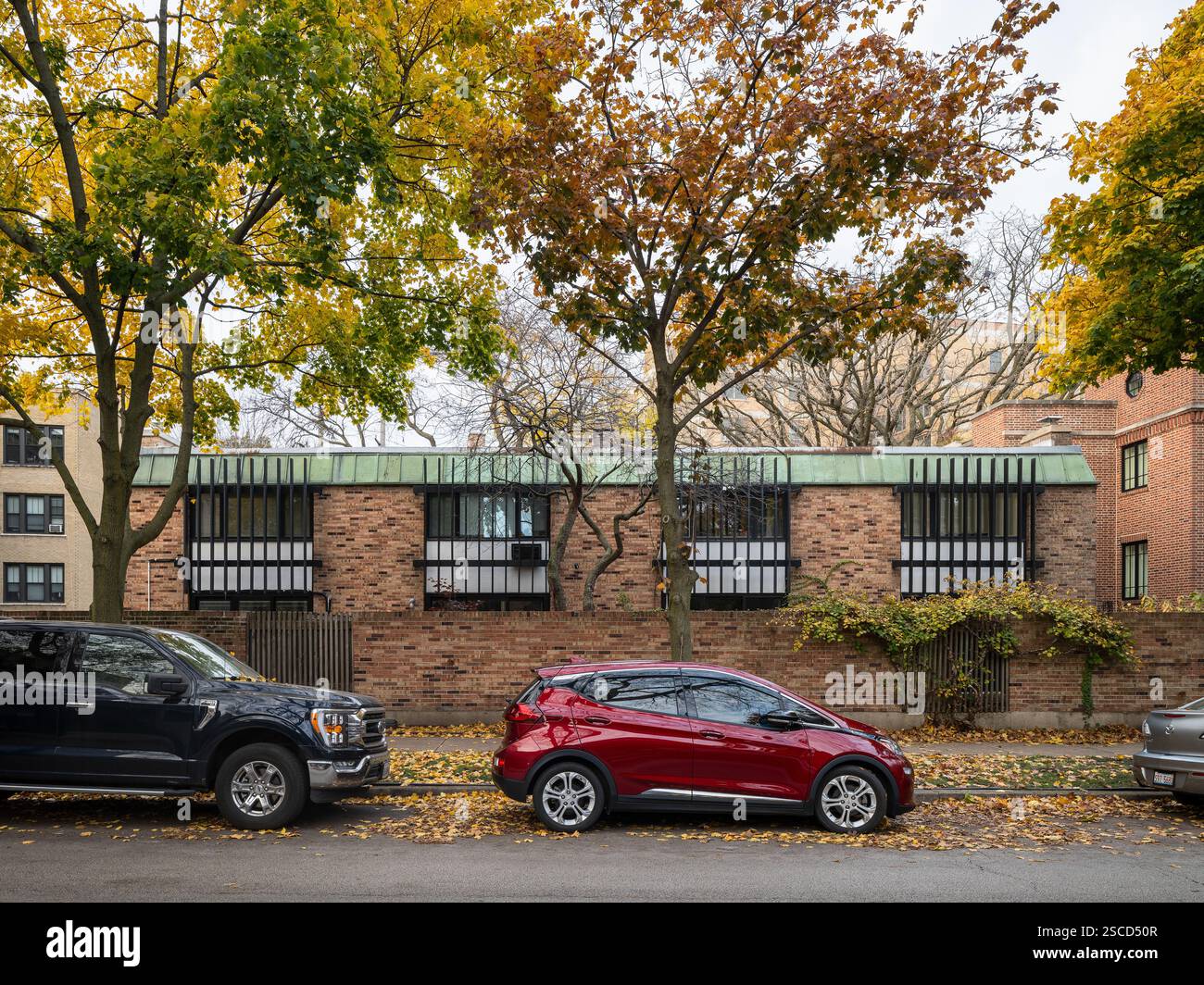 Hawthorne Court Townhouses, Location: Chicago IL, Architect: Ralph ...