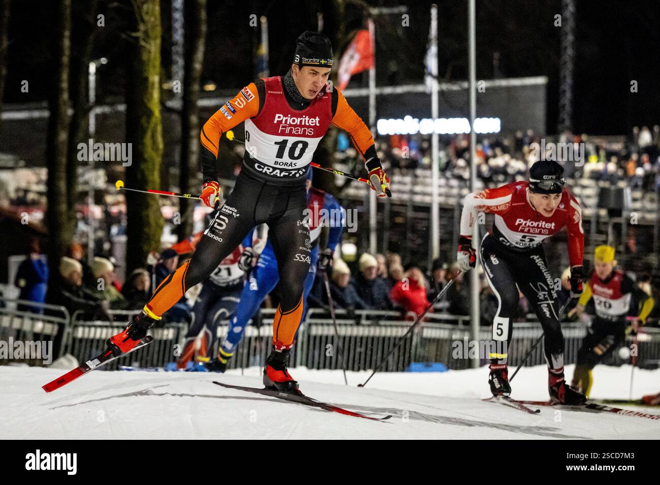 250206 George Ersson tävlar i en kvartsfinal i herrarnas sprint i ...