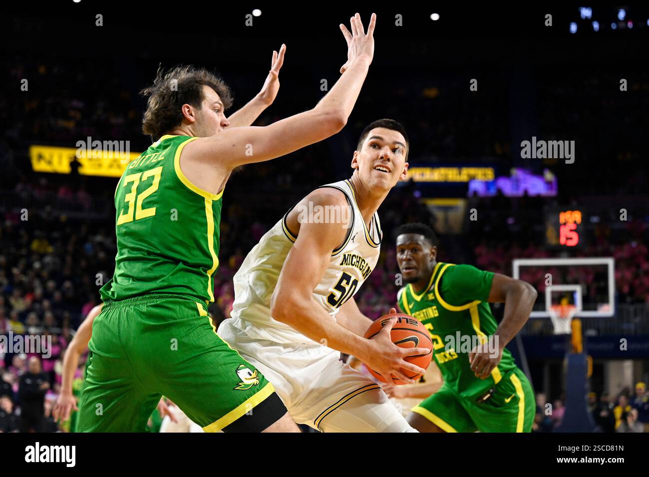 Michigan center Vladislav Goldin (50) tries to score past Oregon center ...