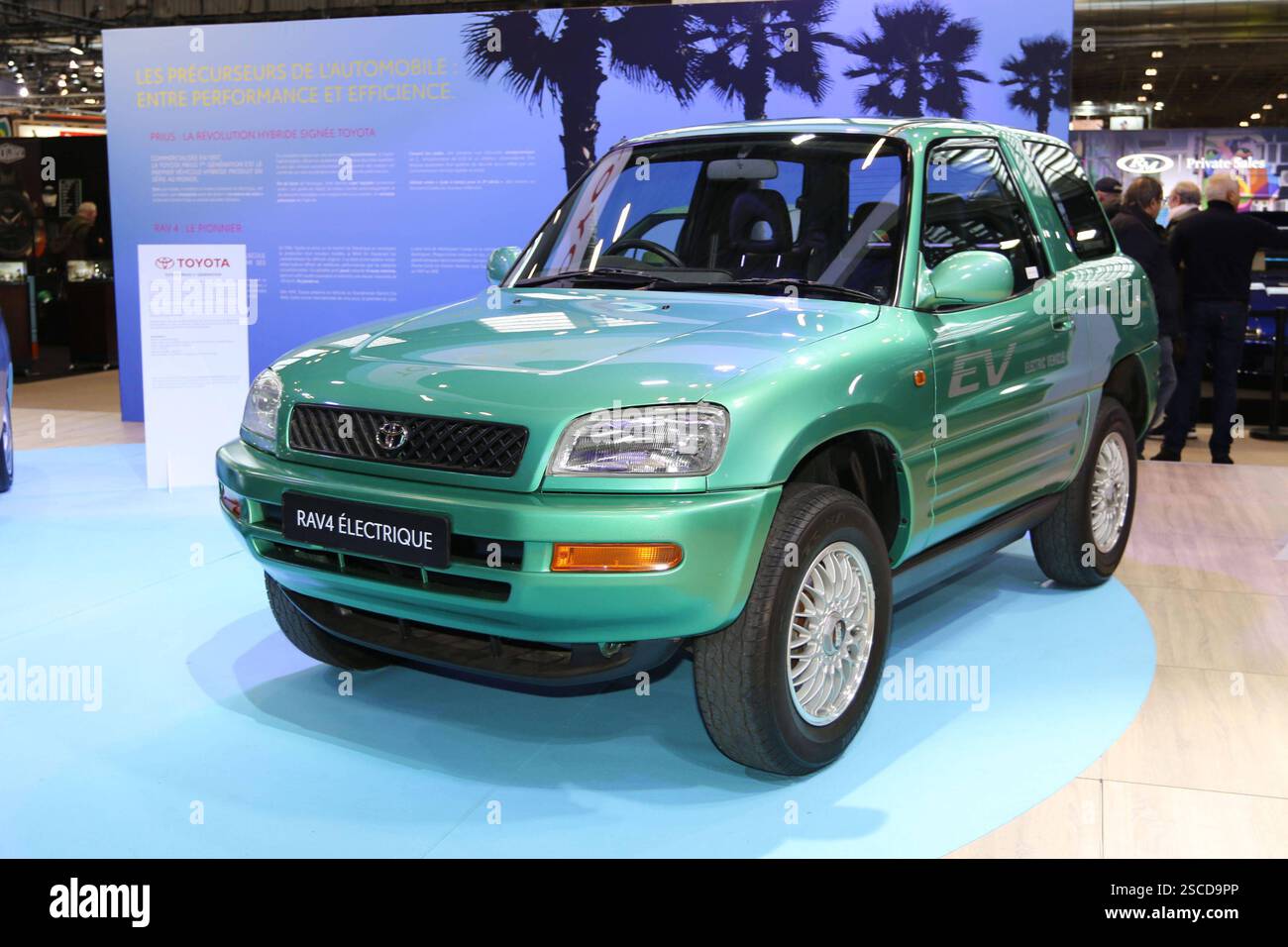 Toyota RAV4 EV 1. Generation Elektroauto mit NIMH-Batterie, Baujahr 1996, 49. Salon Retromobile ...