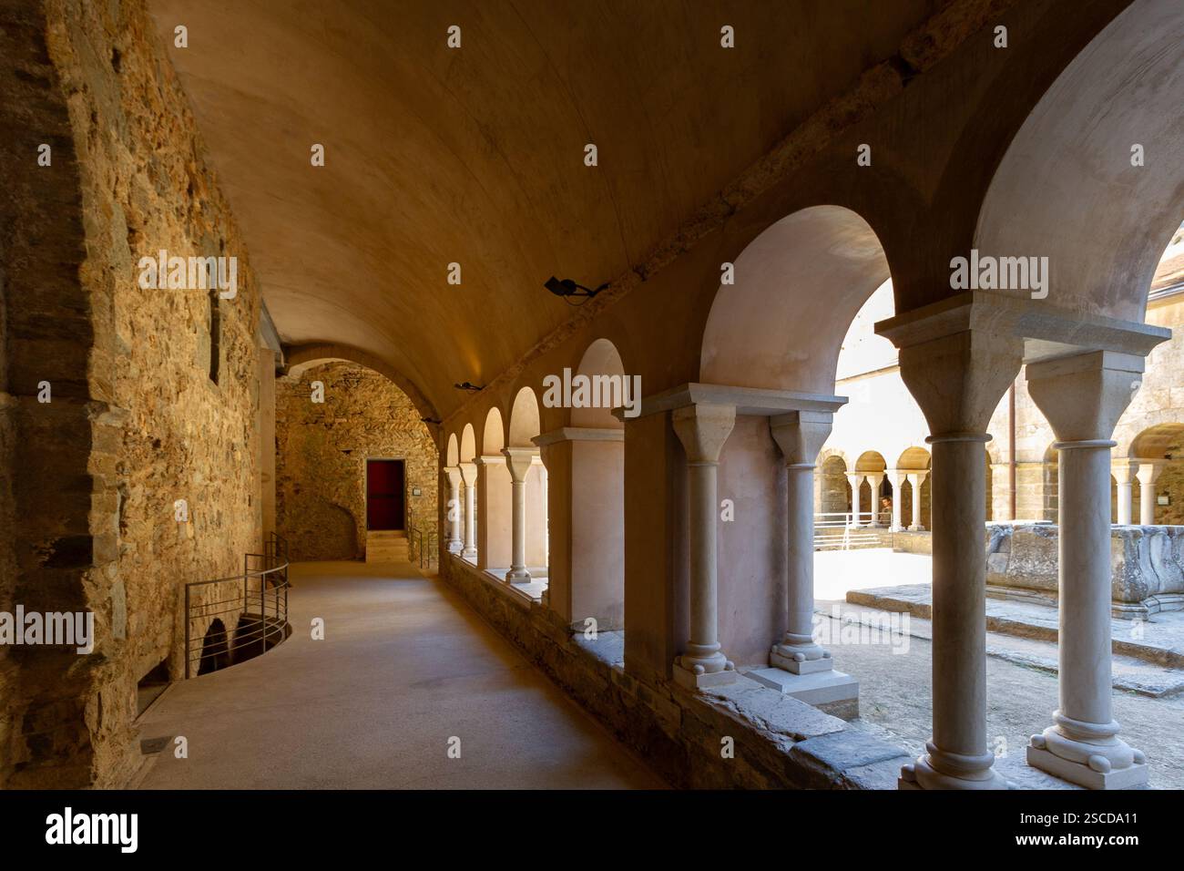 Cloister of the monastery of Sant Pere de Rodes. Spain, Catalonia, Port ...