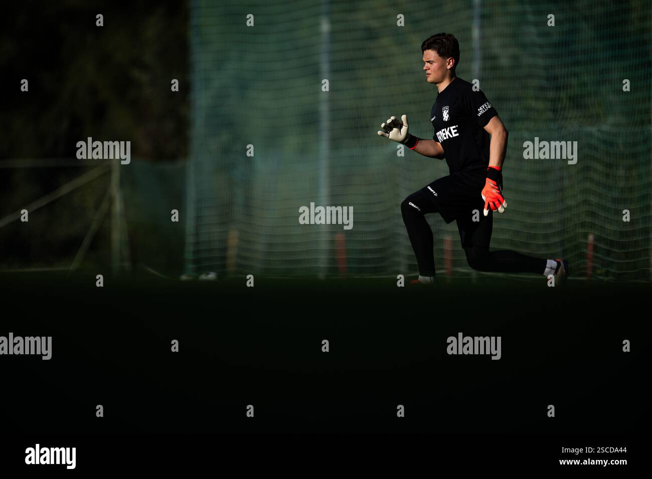 Alvor, Portugal. 06th Feb, 2025. 250206 Målvakt Linus Dahlgren under en fotbollsträning med IFK ...