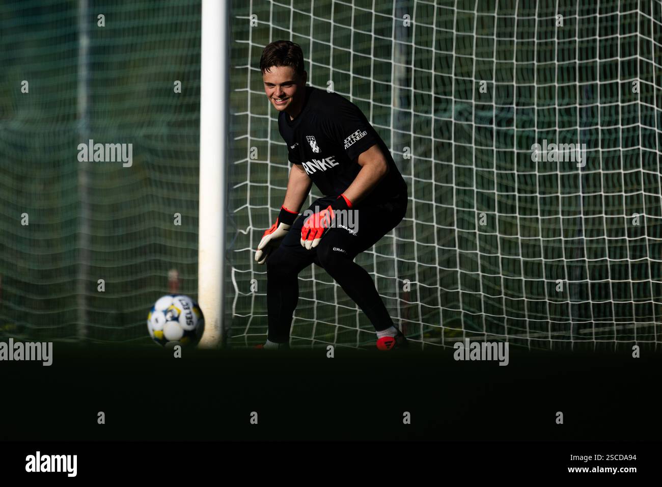 Alvor, Portugal. 06th Feb, 2025. 250206 Målvakt Linus Dahlgren under en fotbollsträning med IFK ...