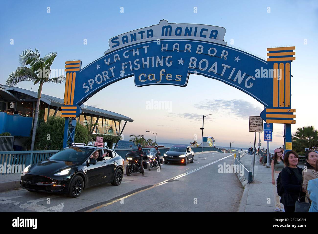Sign, entrance, pier, sunset, Santa Monica, California, USA Stock Photo ...