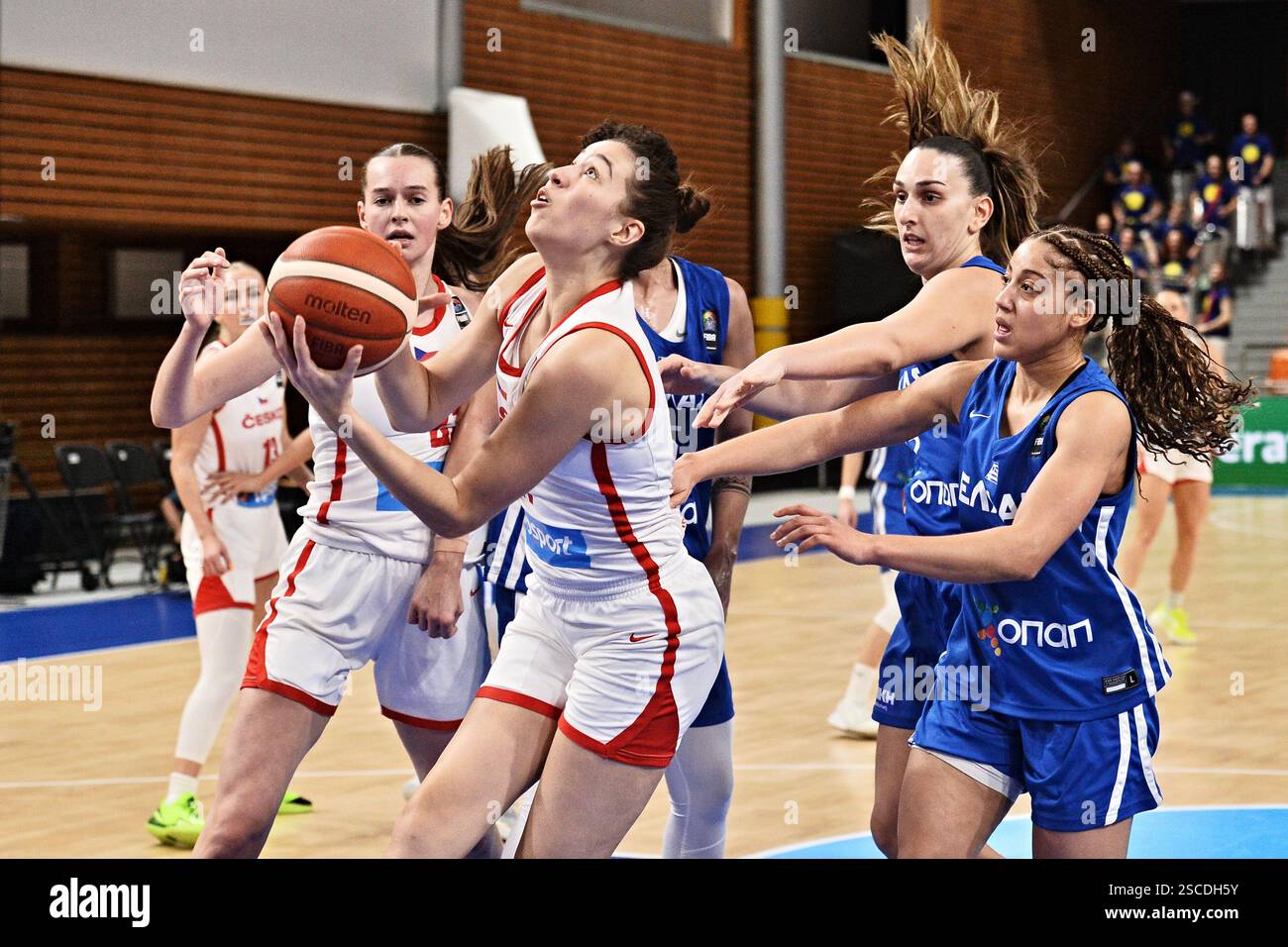 Brno, Czech Republic. 06th Feb, 2025. Veronika Sipova of Czech (centre ...
