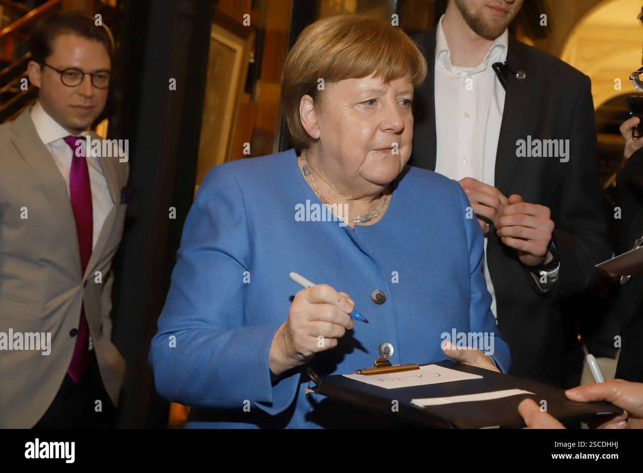 Angela Merkel, Autogrammstunde und Lesung in Hamburg Angela Merkel ...