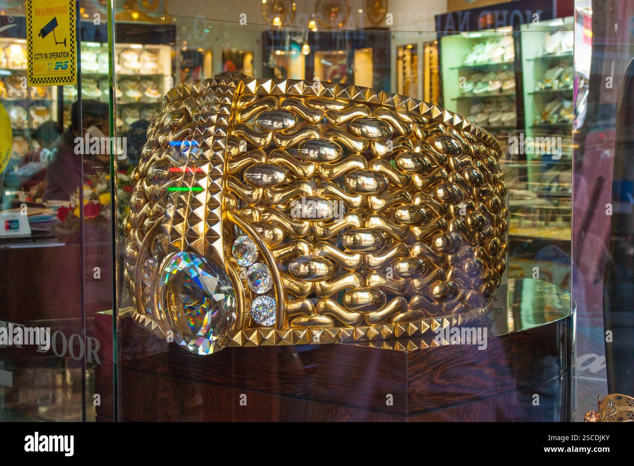 DUBAI, UAE-NOVEMBER 18: The biggest gold ring in Deira Gold Souq weighs ...