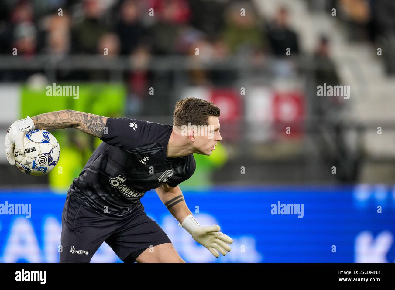 ALKMAAR, NETHERLANDS - FEBRUARY 6: Goalkeeper Lars Jansen of Quick Boys ...
