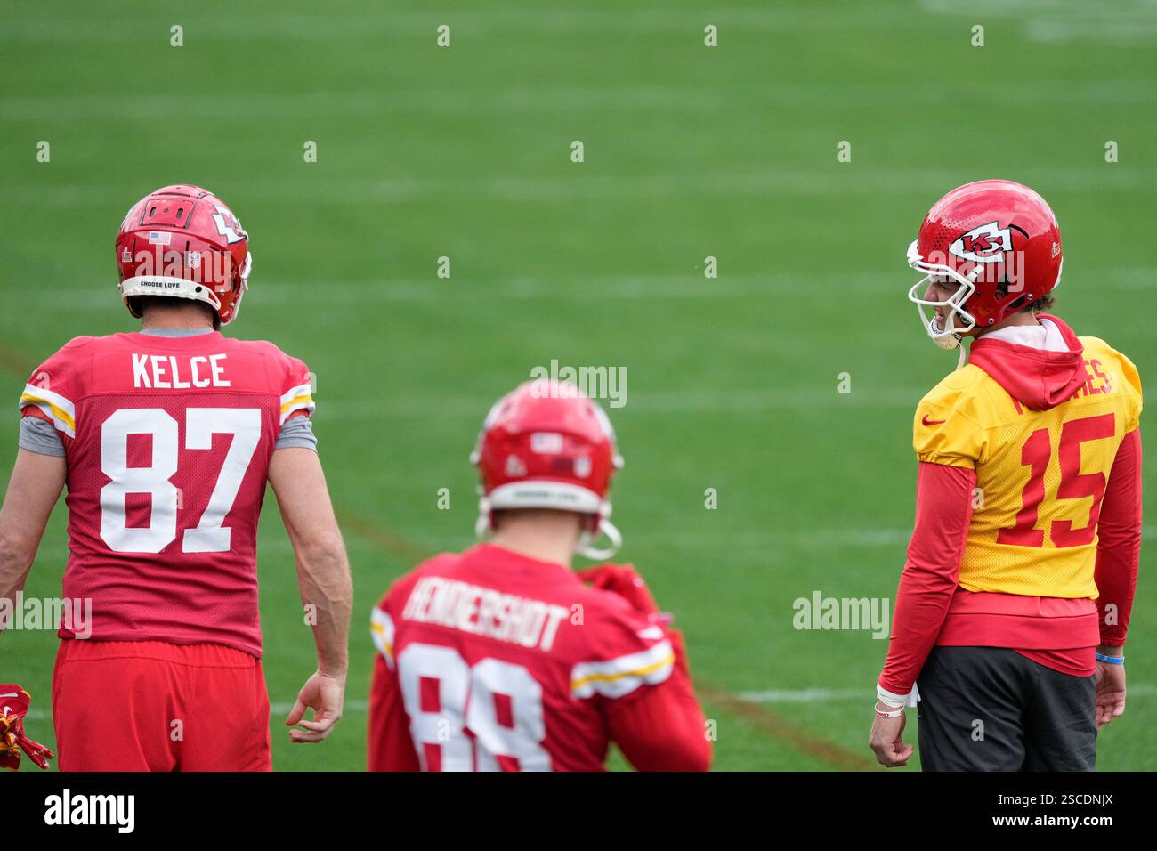 Kansas City Chiefs tight end Travis Kelce (87) and quarterback Patrick ...