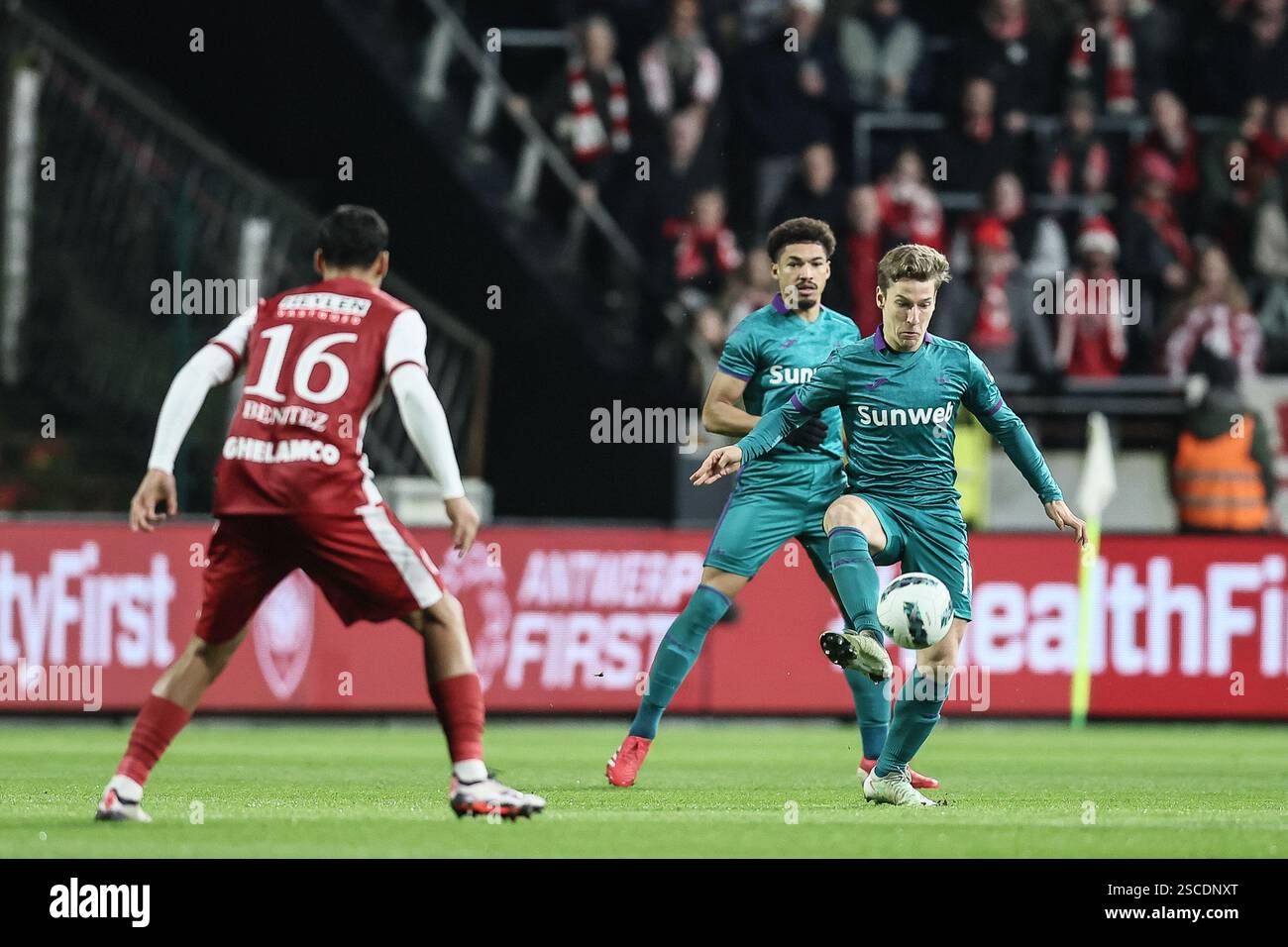 Antwerp, Belgium. 06th Feb, 2025. Anderlecht's Yari Verschaeren pictured in action during a ...