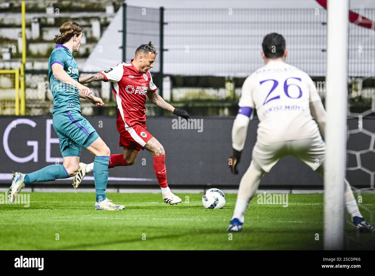 Antwerp, Belgium. 06th Feb, 2025. Anderlecht's Lucas Hey and Antwerp's Tjaronn Chery pictured in ...