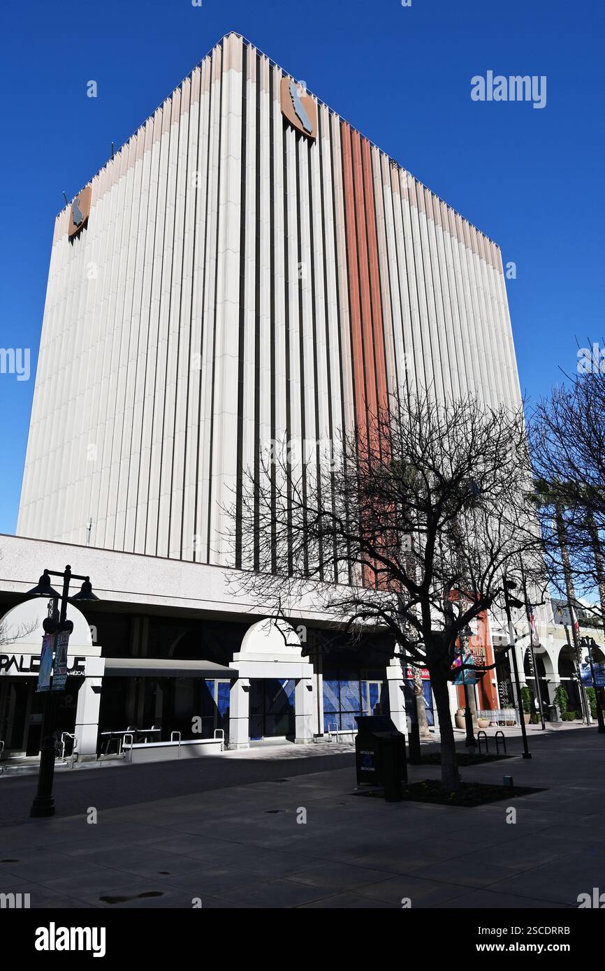 RIVERSIDE, CALIFORNIA - 2 FEB 2025: The 11 story California Tower on ...