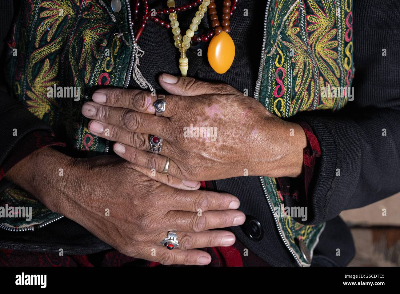 The hands of an Afghan woman Stock Photo - Alamy