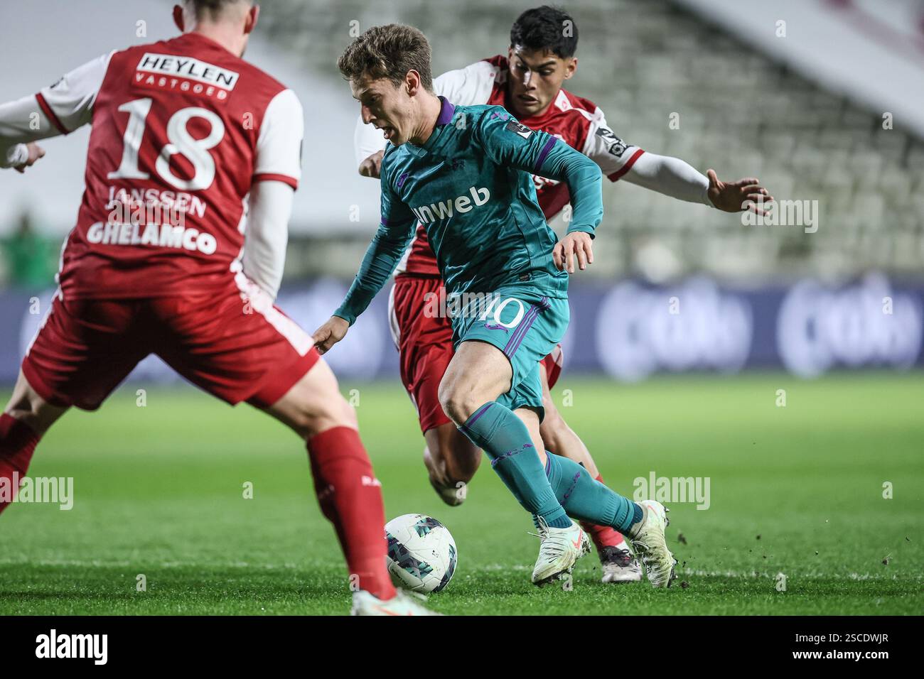 Antwerp, Belgium. 06th Feb, 2025. Anderlecht's Yari Verschaeren pictured in action during a ...