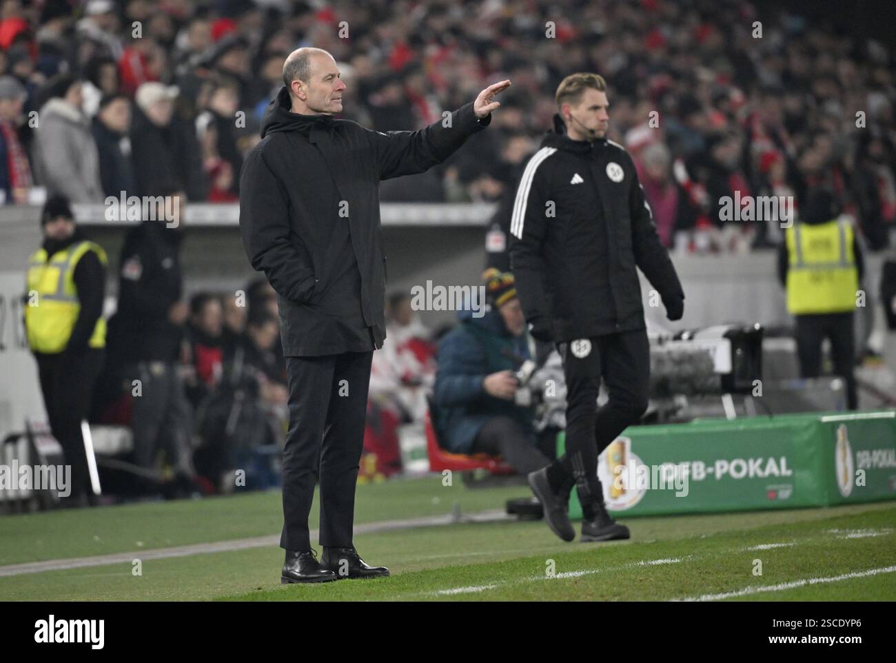 Coach Coach Jess Thorup FC Augsburg FCA Gesture Gesture on the sidelines Fourth official Referee ...