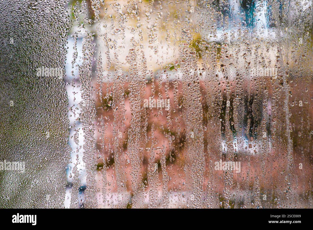 Drops rain falling down macro hi-res stock photography and images - Alamy