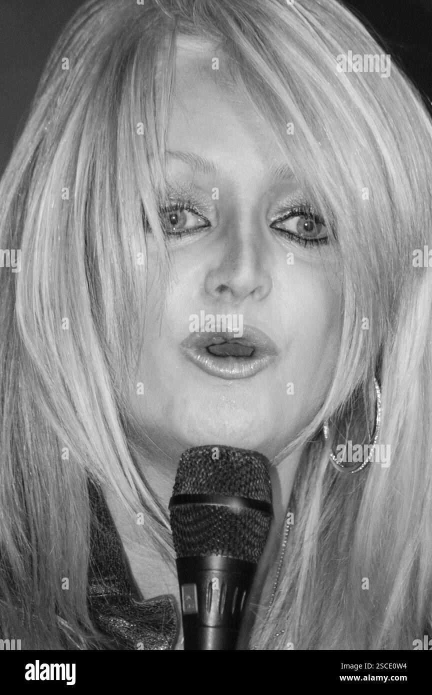 Singer bonnie tyler hi-res stock photography and images - Alamy