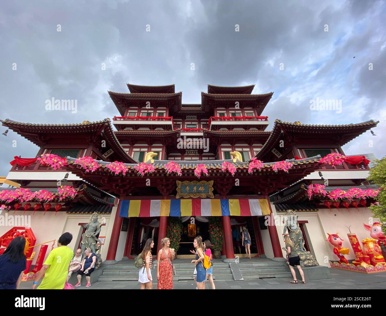 The striking exterior of the Buddha Tooth Relic Temple in Singapore ...