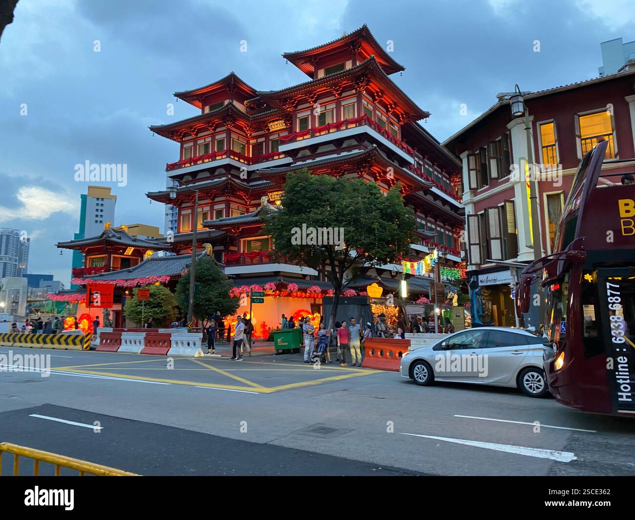 The striking exterior of the Buddha Tooth Relic Temple in Singapore ...
