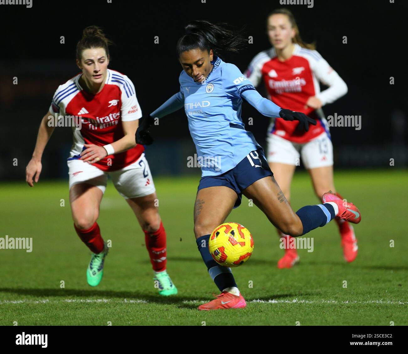 Borehamwood, UK. 06th Feb, 2025. Borehamwood, England, February 06 2025: Kerolin Nicoli (14 ...