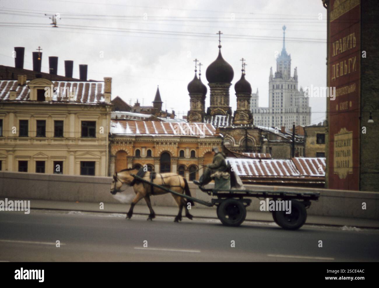 Horse and cart 1950s hi-res stock photography and images - Alamy