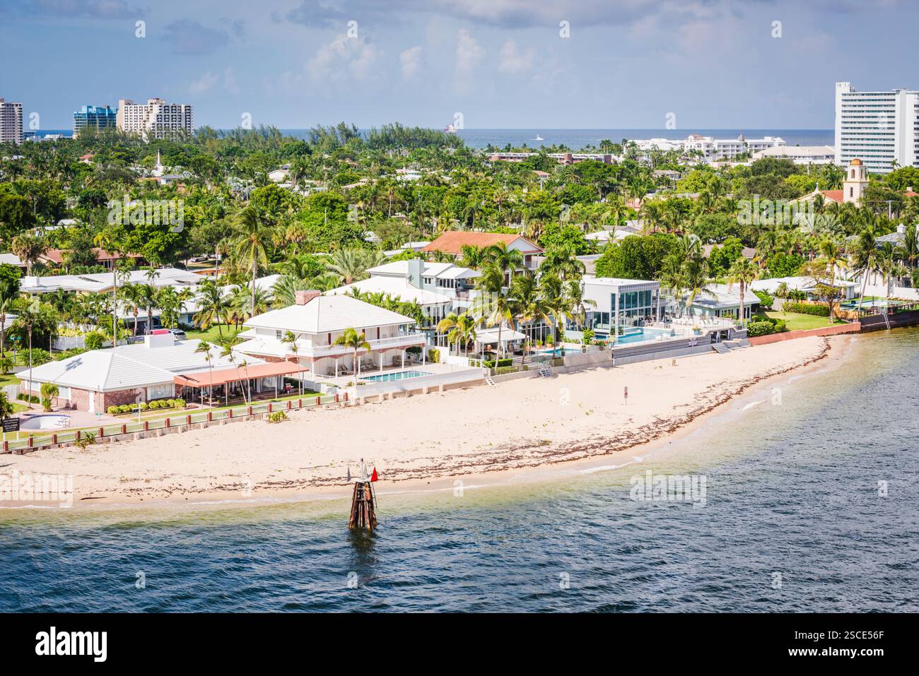 Departing cruise ship near hi-res stock photography and images - Alamy