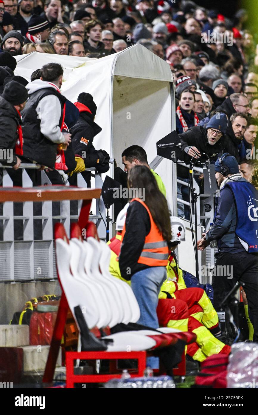 Antwerp, Belgium. 06th Feb, 2025. referee Jasper Vergoote pictured during a soccer game between ...