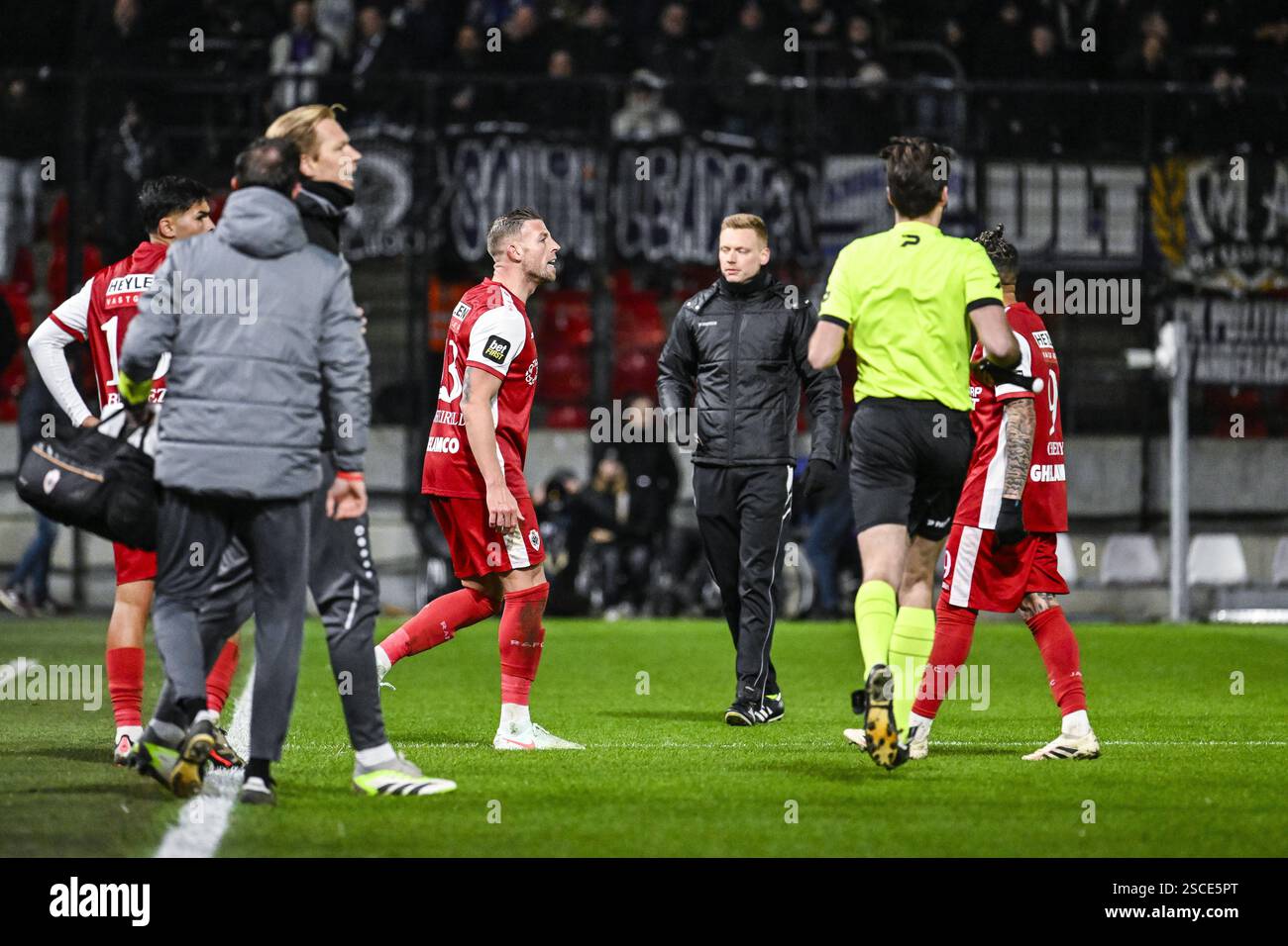 Antwerp, Belgium. 06th Feb, 2025. Antwerp's Toby Alderweireld reacts during a soccer game ...