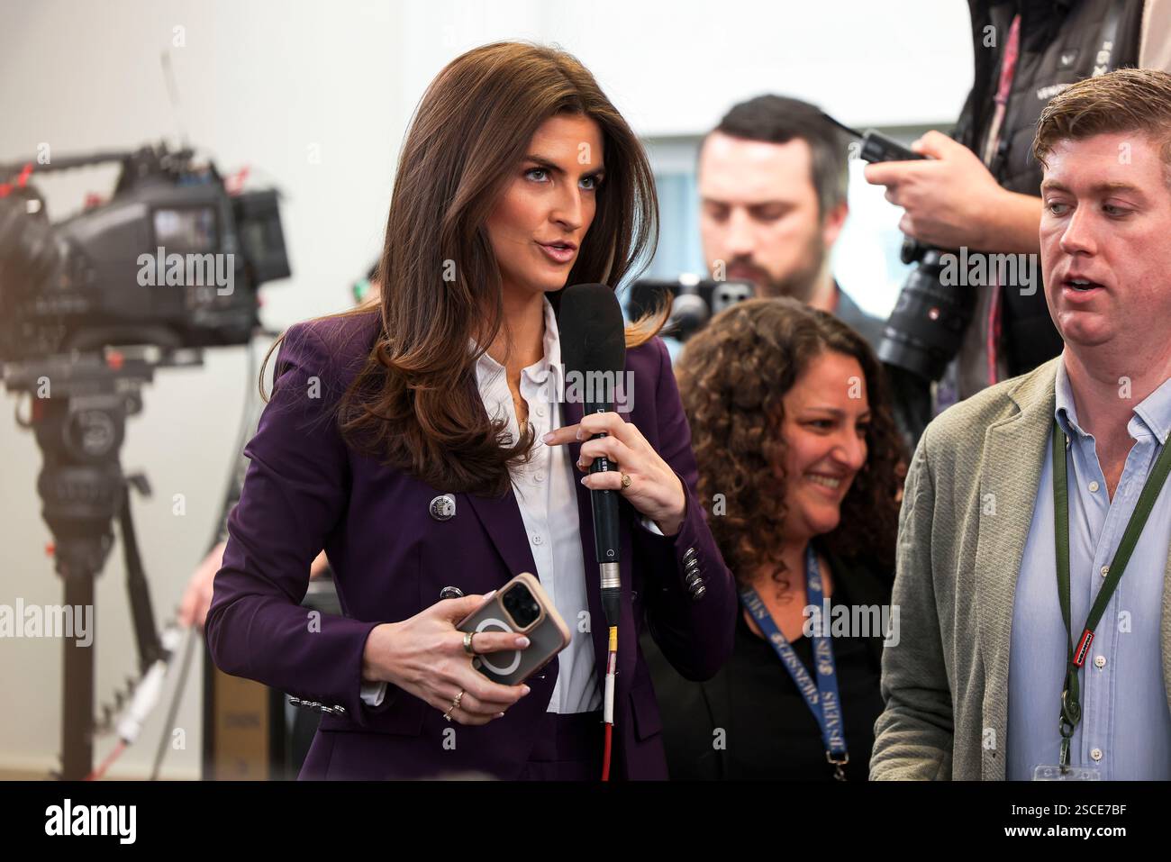 Washington, Dc, USA. 28th Jan, 2025. WASHINGTON, DC, USA -- CNN's Chief ...