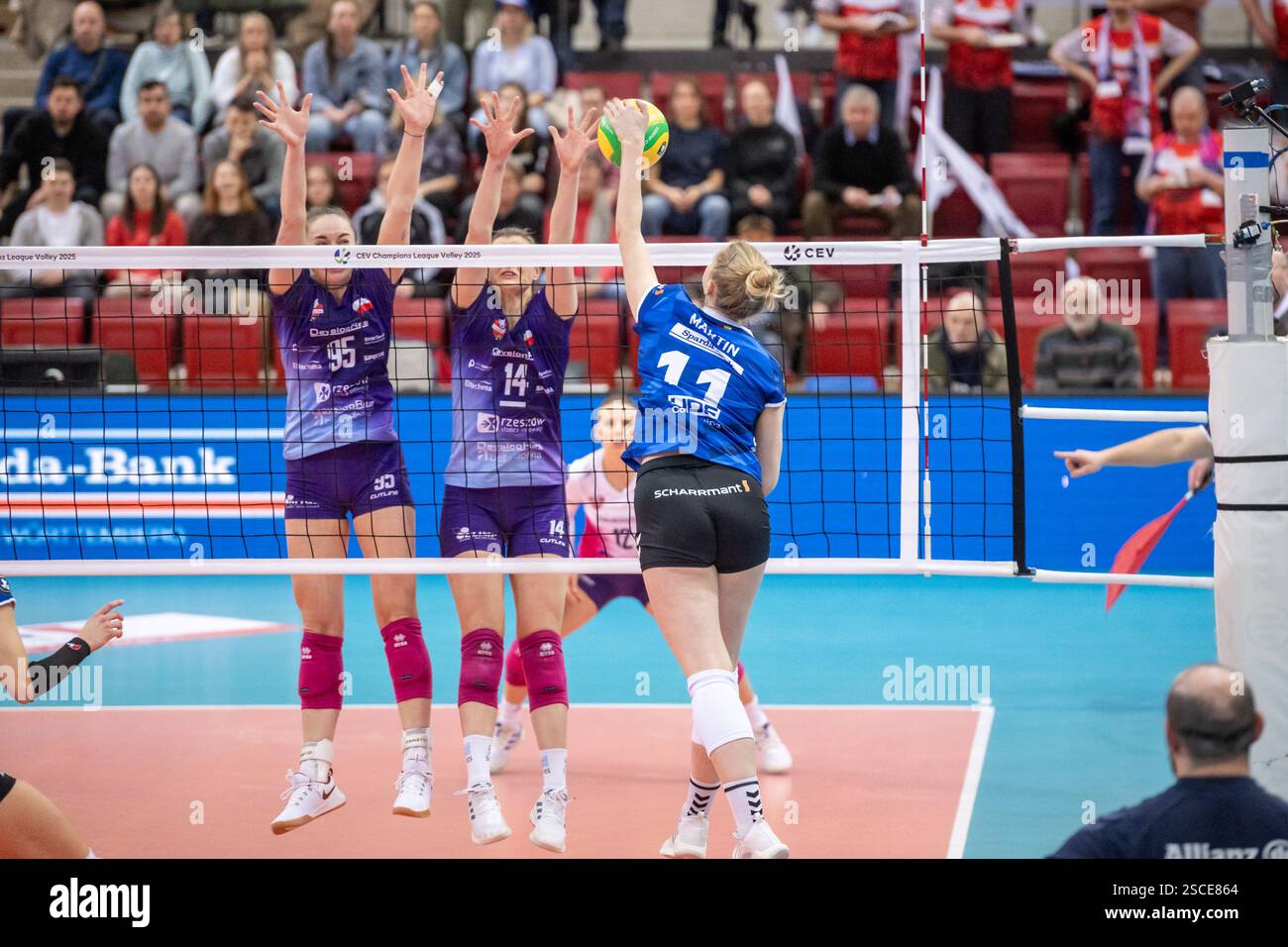 Pauline Martin (Allianz MTV Stuttgart, #11) vs. Magdalena Jurczyk (KS DevelopRes Rzeszow, #95 ...