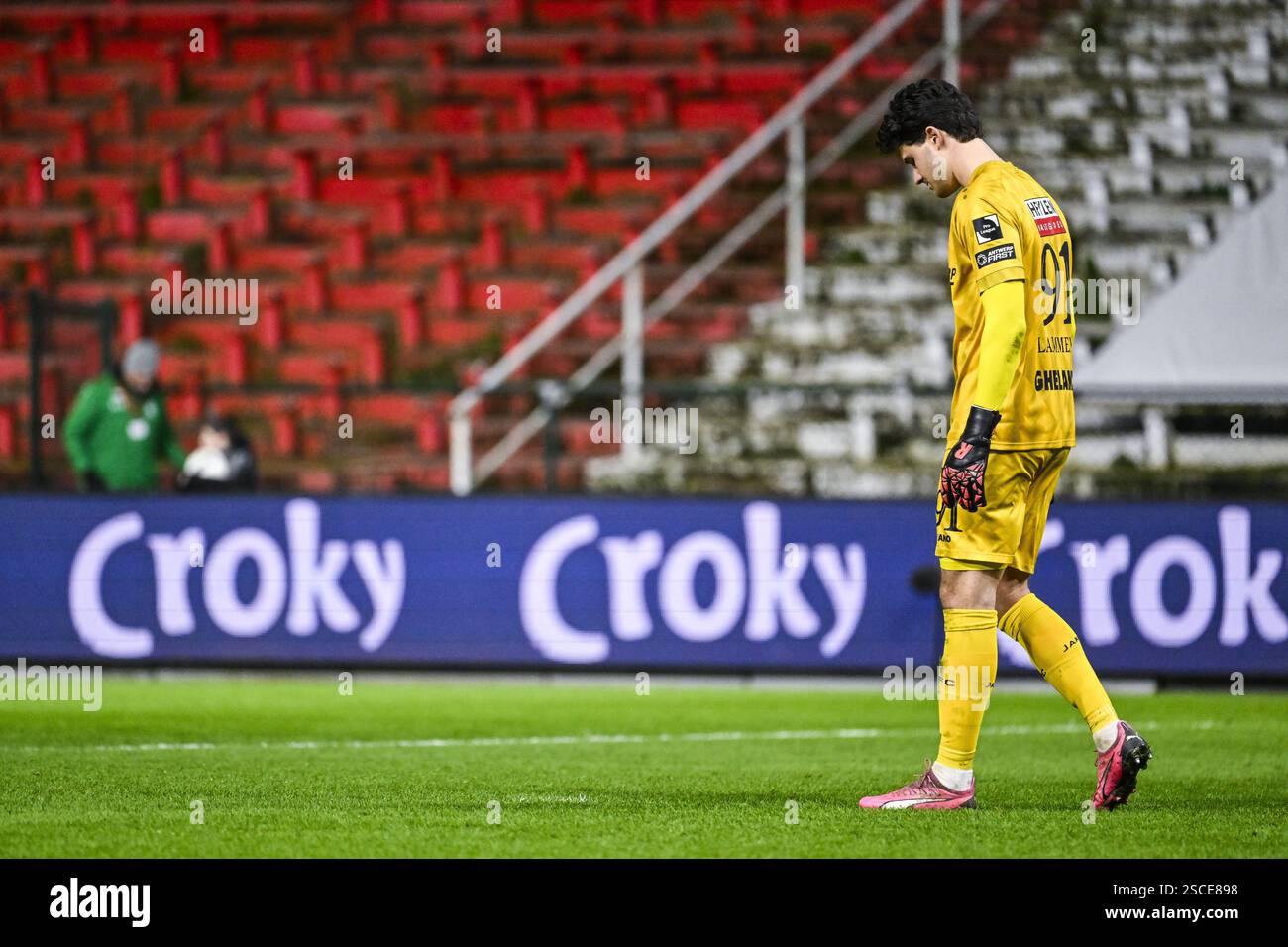 Antwerp, Belgium. 06th Feb, 2025. Antwerp's goalkeeper Senne Lammens looks dejected during a ...