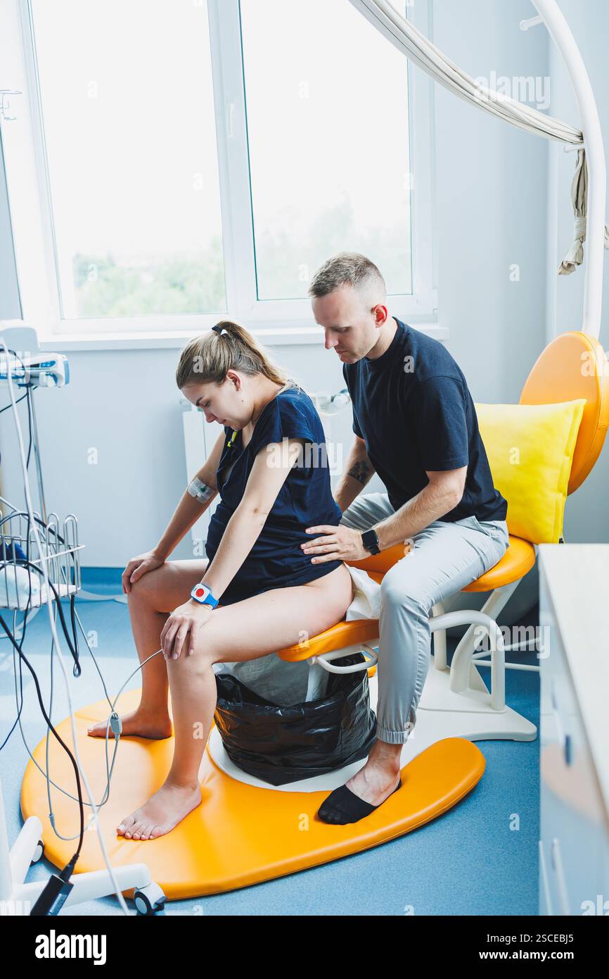 A husband hugs his wife who is giving birth. Giving birth together ...
