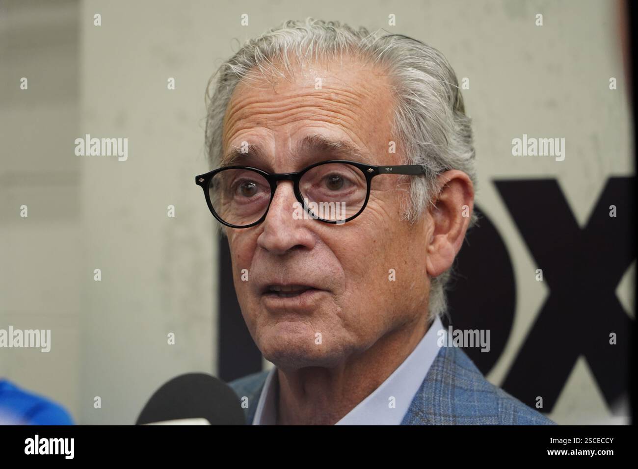 Former NFL official and TV commendator Mike Pereira During the Fox ...