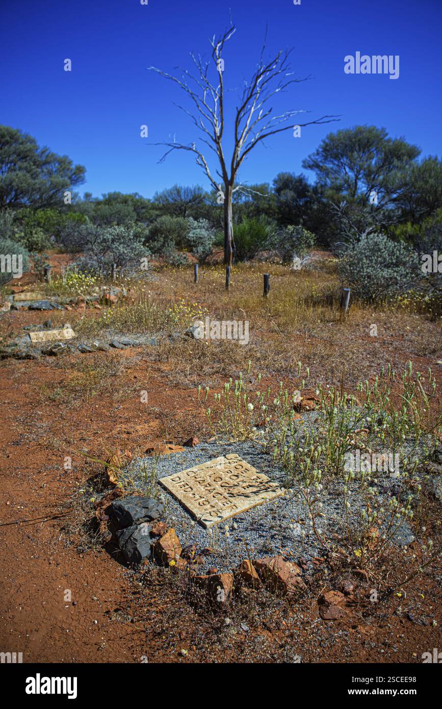 Grave of a gold prospector who died in 1915, Fields Find Gold Mine ...