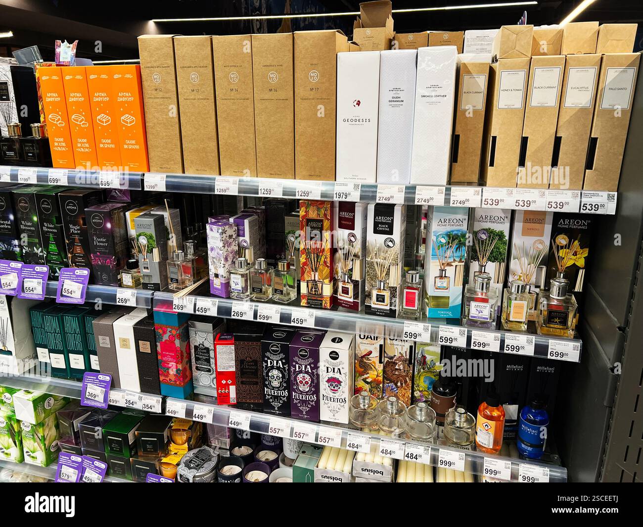 Bottled diffusers hi-res stock photography and images - Alamy