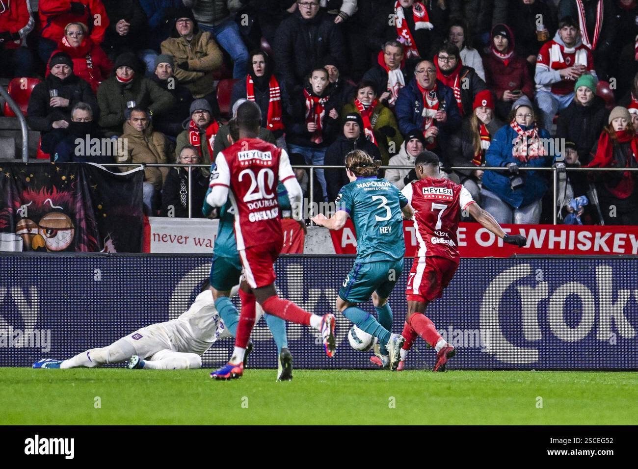 Antwerp, Belgium. 06th Feb, 2025. Anderlecht's goalkeeper Colin Coosemans, Anderlecht's Lucas ...