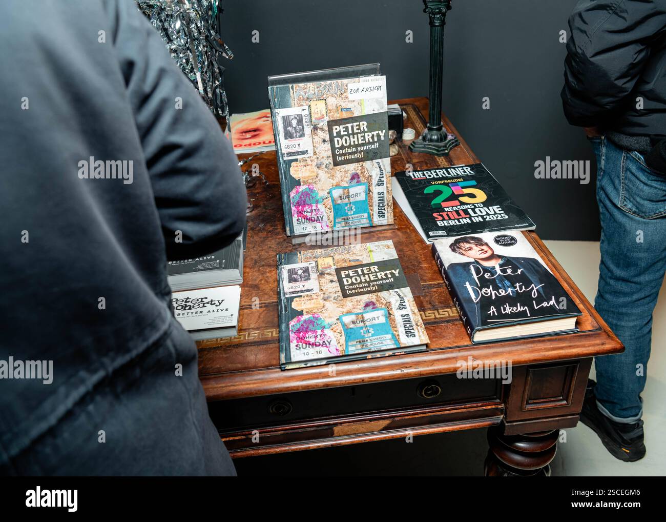 Vernissage zur Ausstellung Felt Better Alive von Pete Doherty in der ...