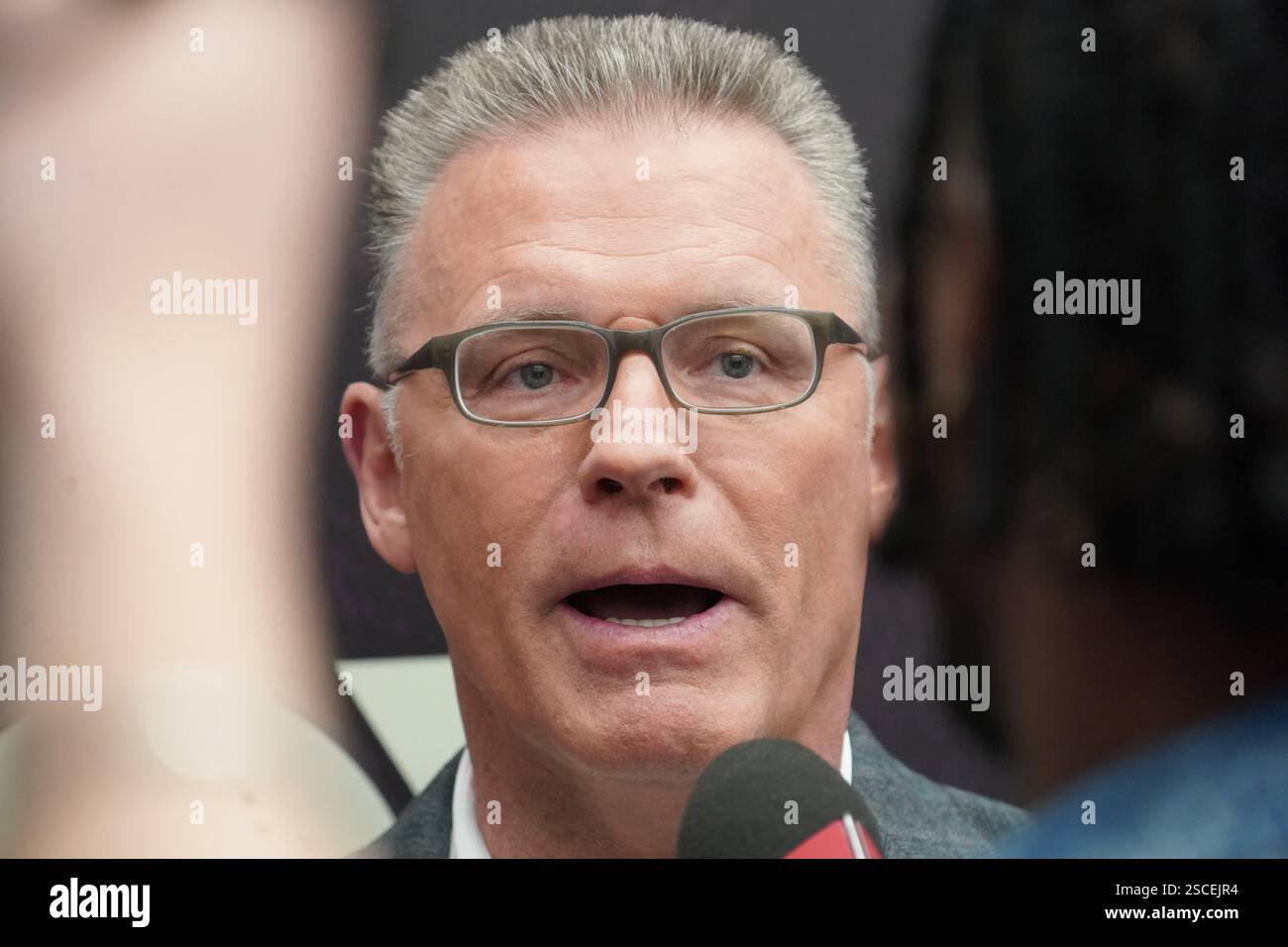 Former NFL player and TV commendator Howie Long During the Fox Sports ...