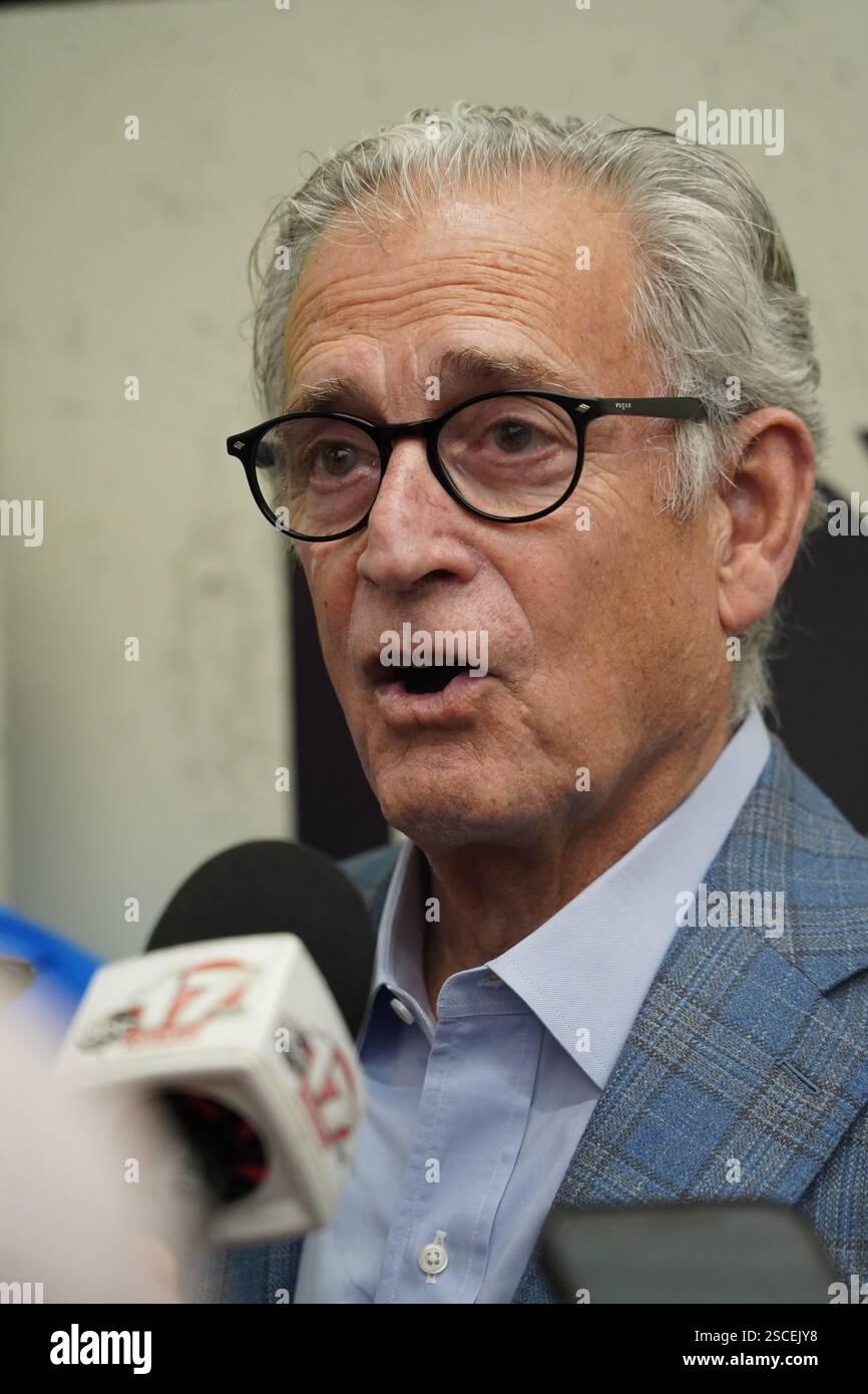 Former NFL official and TV commendator Mike Pereira During the Fox ...
