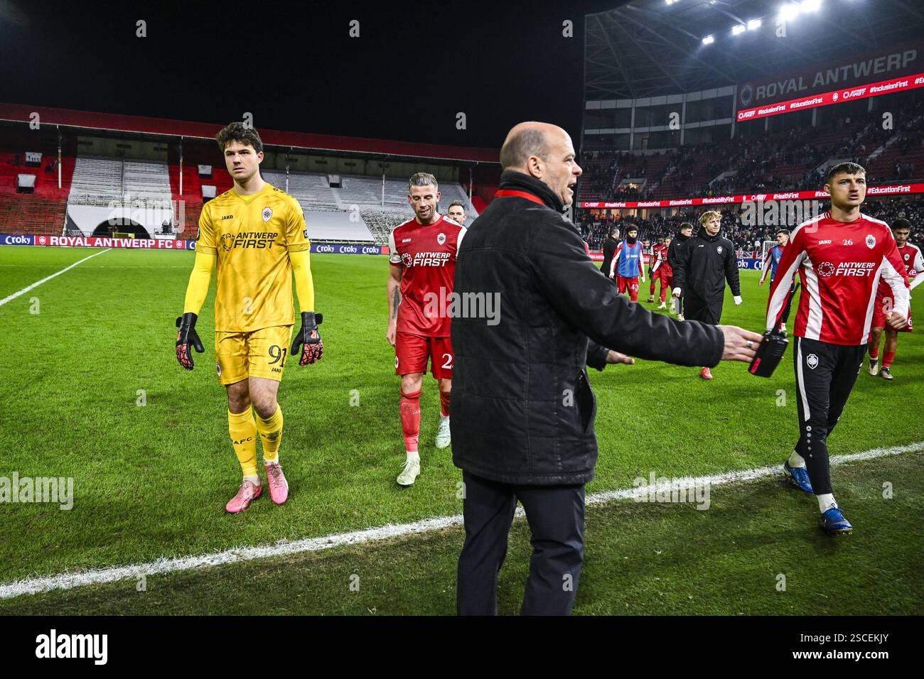 Antwerp, Belgium. 06th Feb, 2025. Antwerp's goalkeeper Senne Lammens and Antwerp's Toby ...