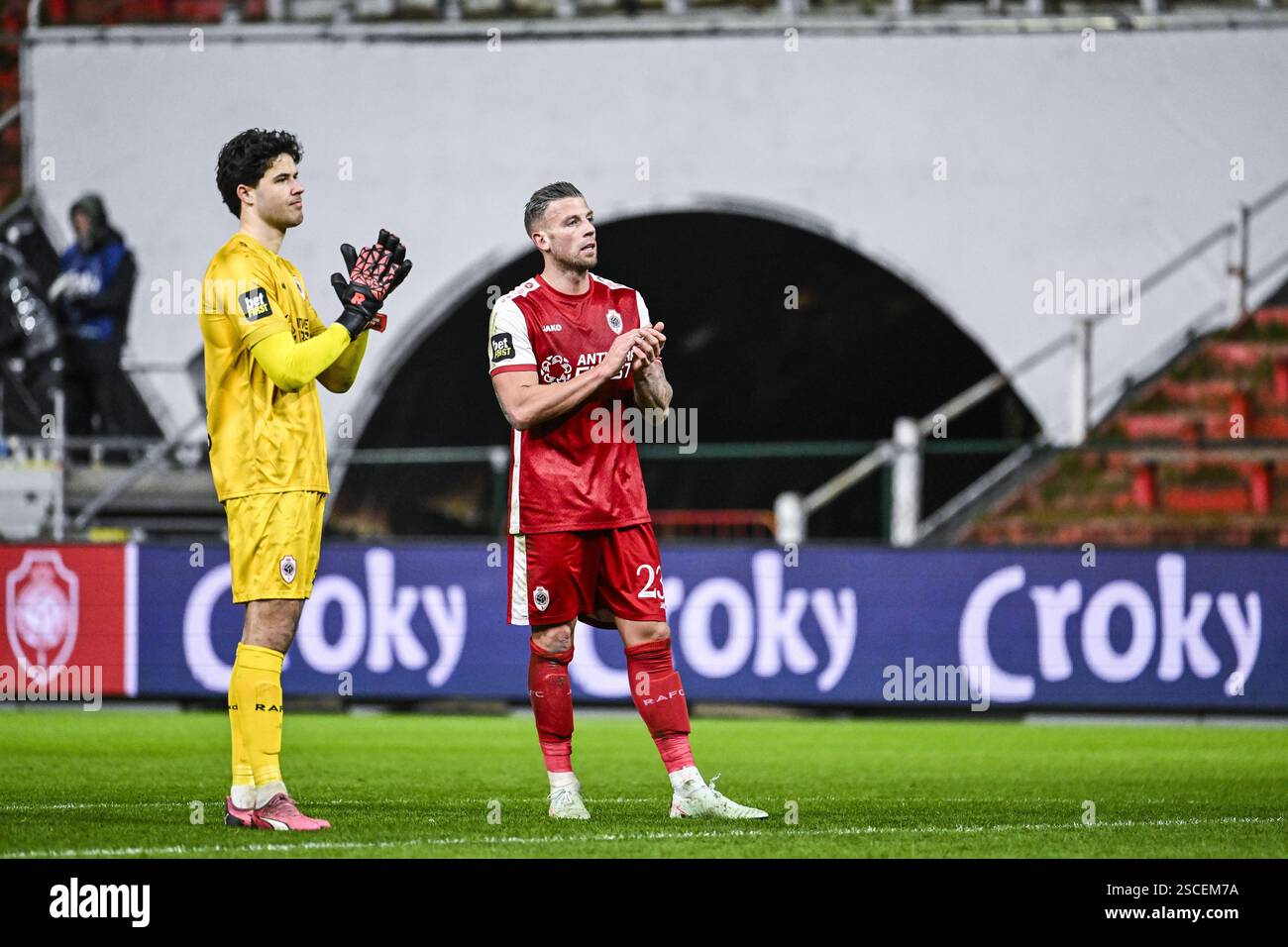 Antwerp, Belgium. 06th Feb, 2025. Antwerp's goalkeeper Senne Lammens and Antwerp's Toby ...
