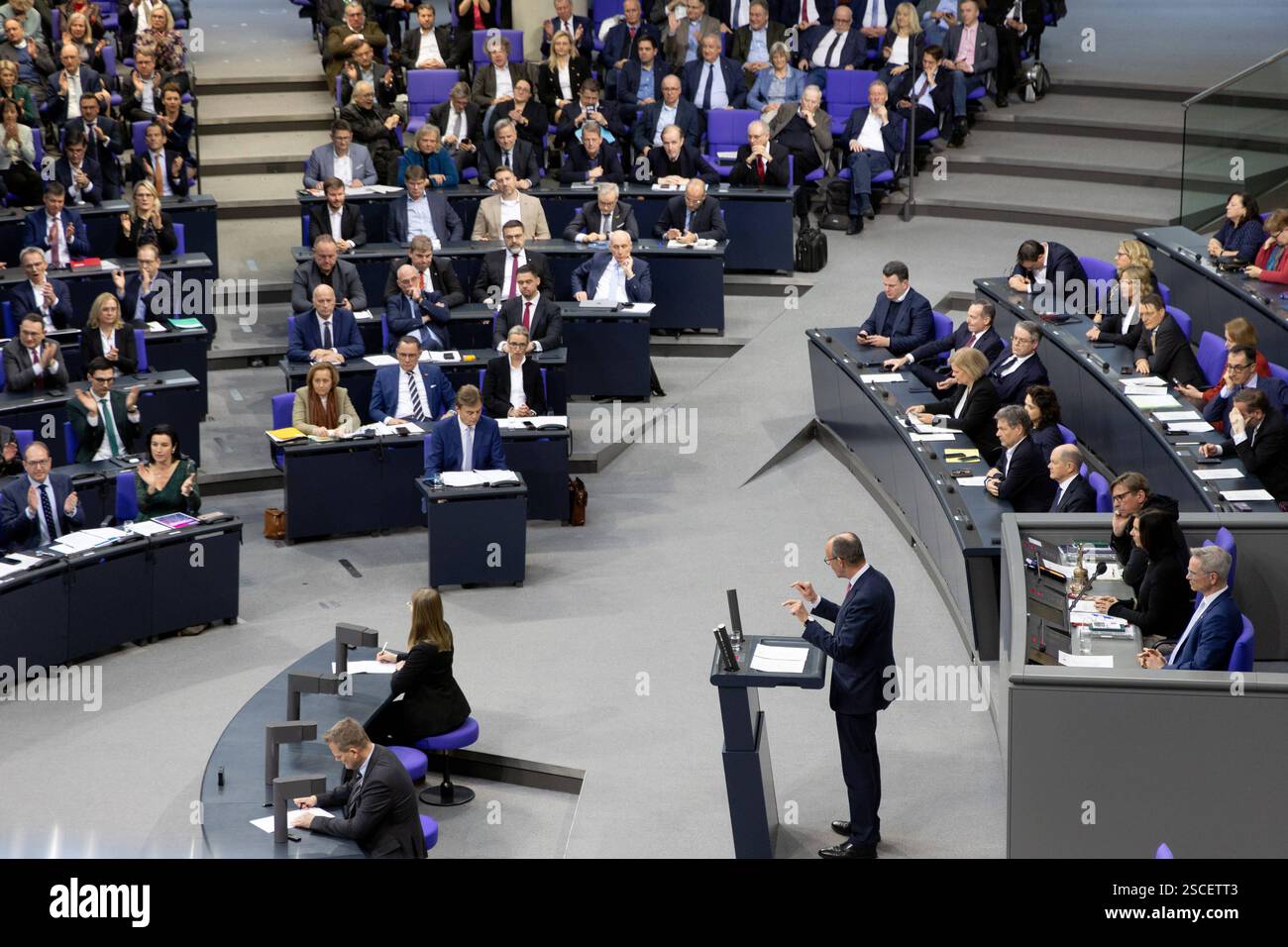 Debatte zur Migration im Deutschen Bundestag, Berlin, 29.01.2025 Friedrich Merz CDU spricht in ...