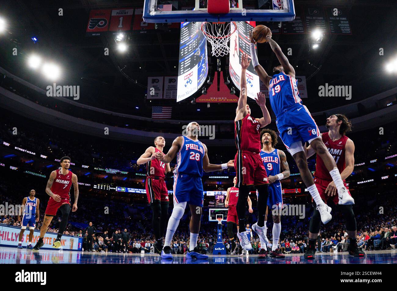Philadelphia 76ers' Justin Edwards, second from right, goes up for the ...