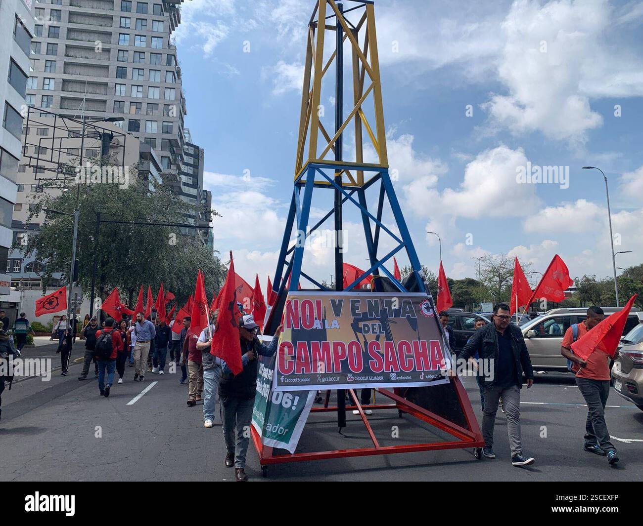 PETROLEROS NO PRIVATIZACION CAMPO SACHA Quito, Thursday, February 6 ...