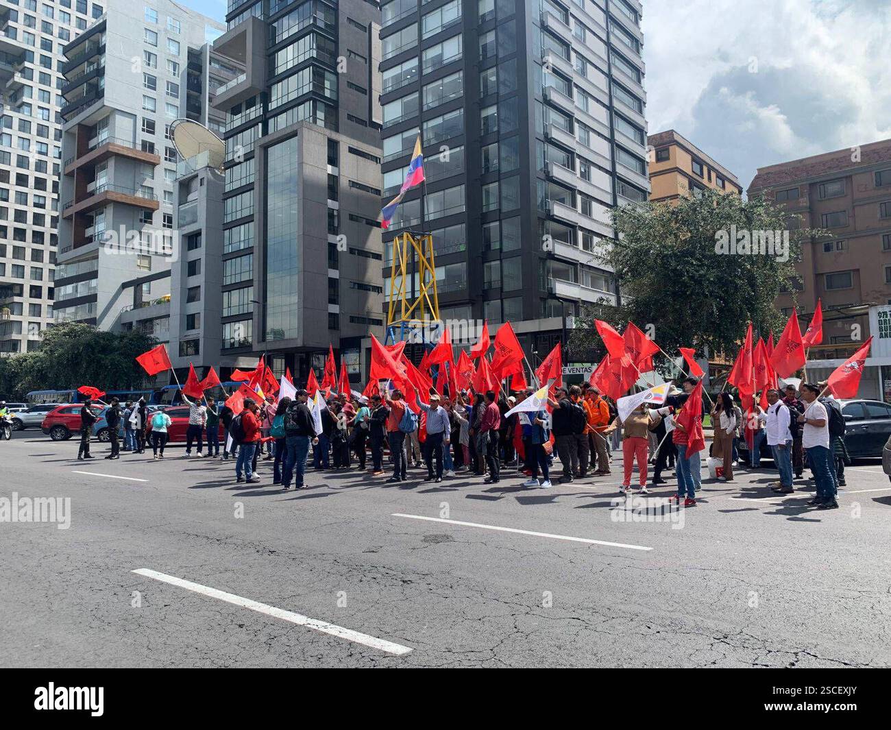 PETROLEROS NO PRIVATIZACION CAMPO SACHA Quito, Thursday, February 6 ...