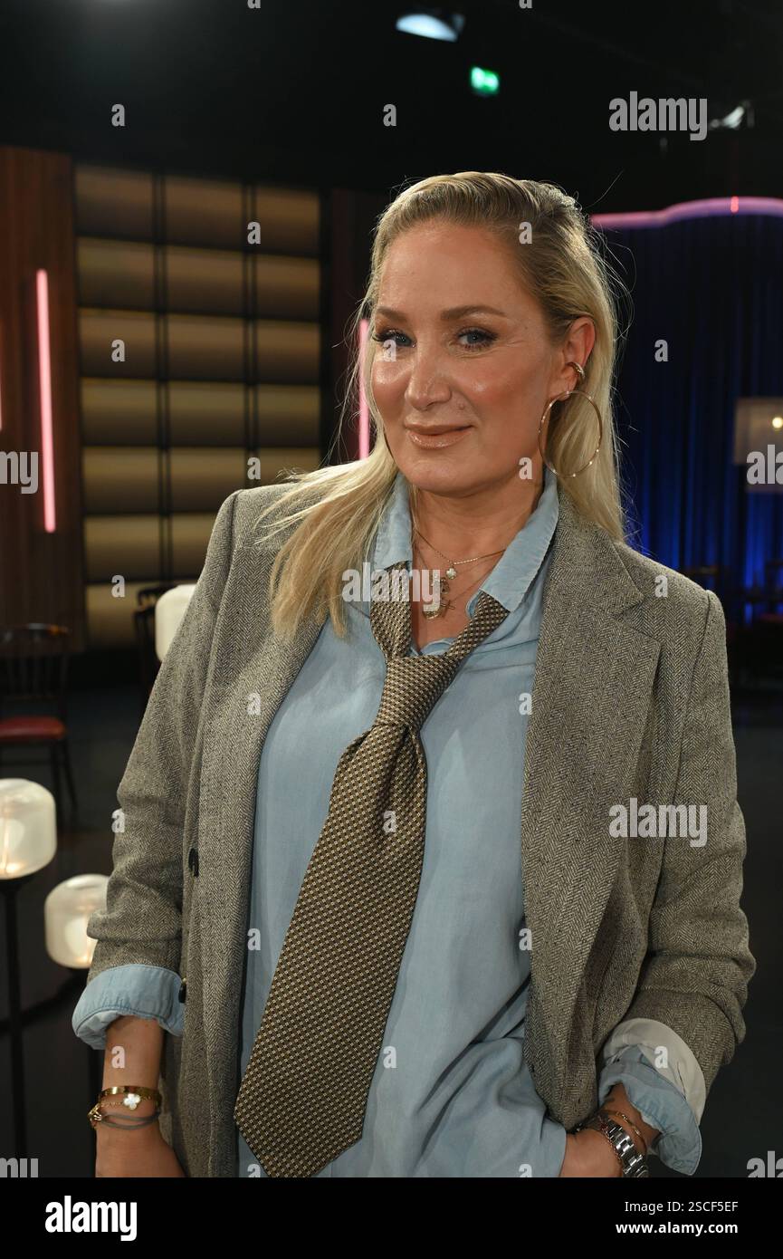 Schauspielerin Janine Kunze zu Gast in der WDR Talkshow Kölner Treff ...