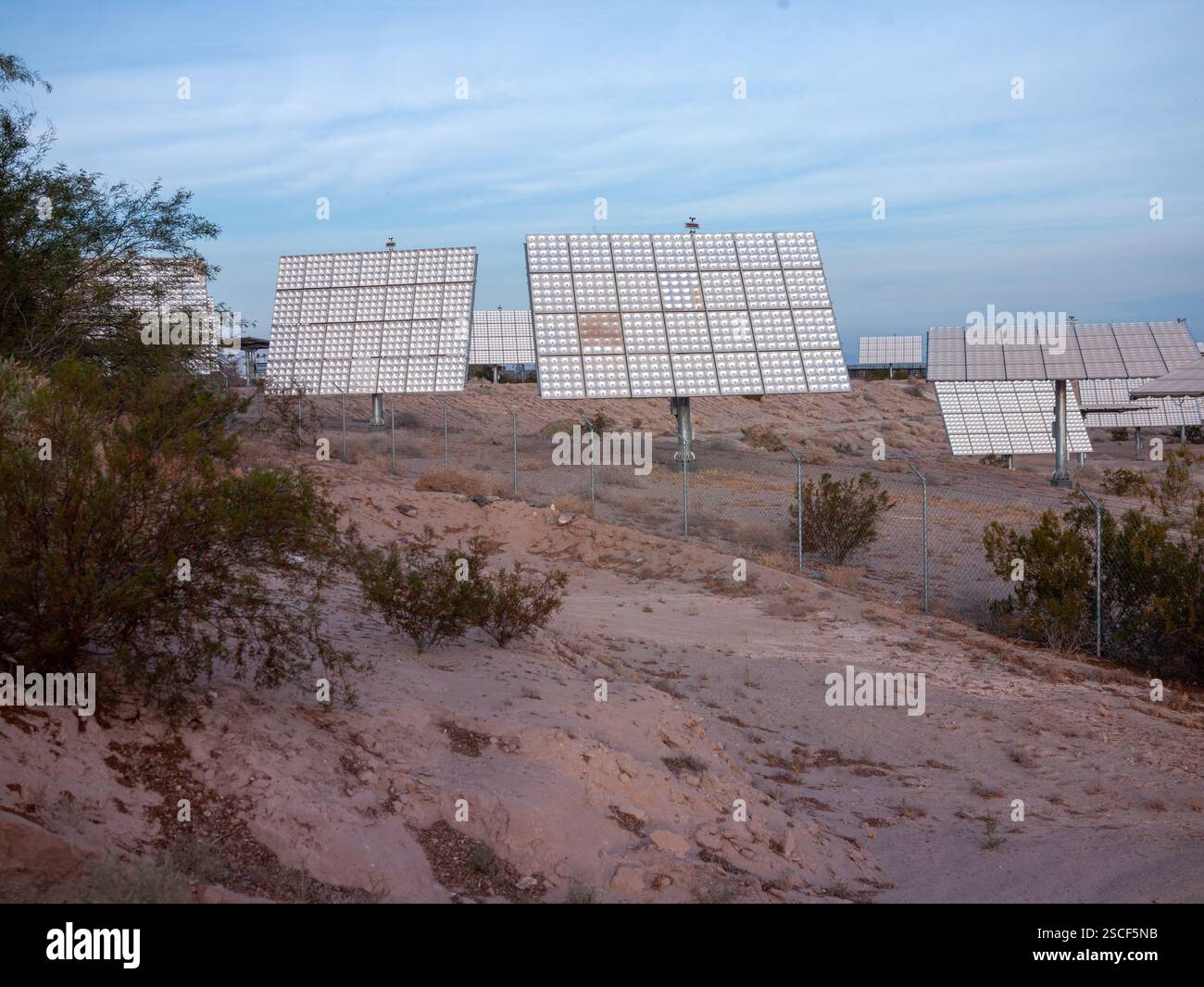 Solar farm abandonment hi-res stock photography and images - Alamy
