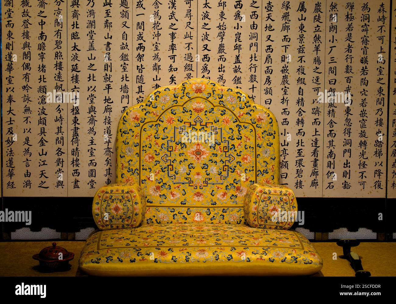 chinese museum , emperor's seat Stock Photo - Alamy
